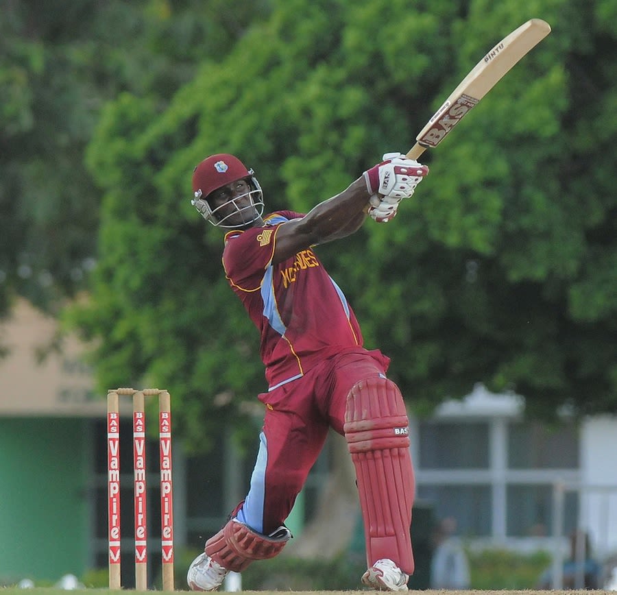 Darren Sammy goes for a big hit | ESPNcricinfo.com