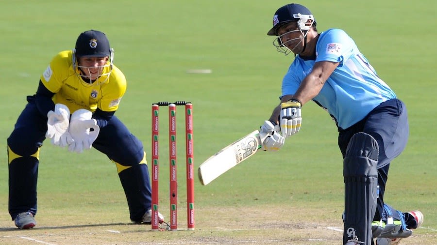 Unflashy Mahmood proves his value against Hampshire | ESPNcricinfo