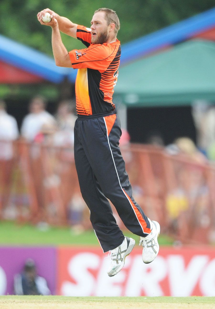 Perth Scorchers' Nathan Rimmington fields | ESPNcricinfo.com