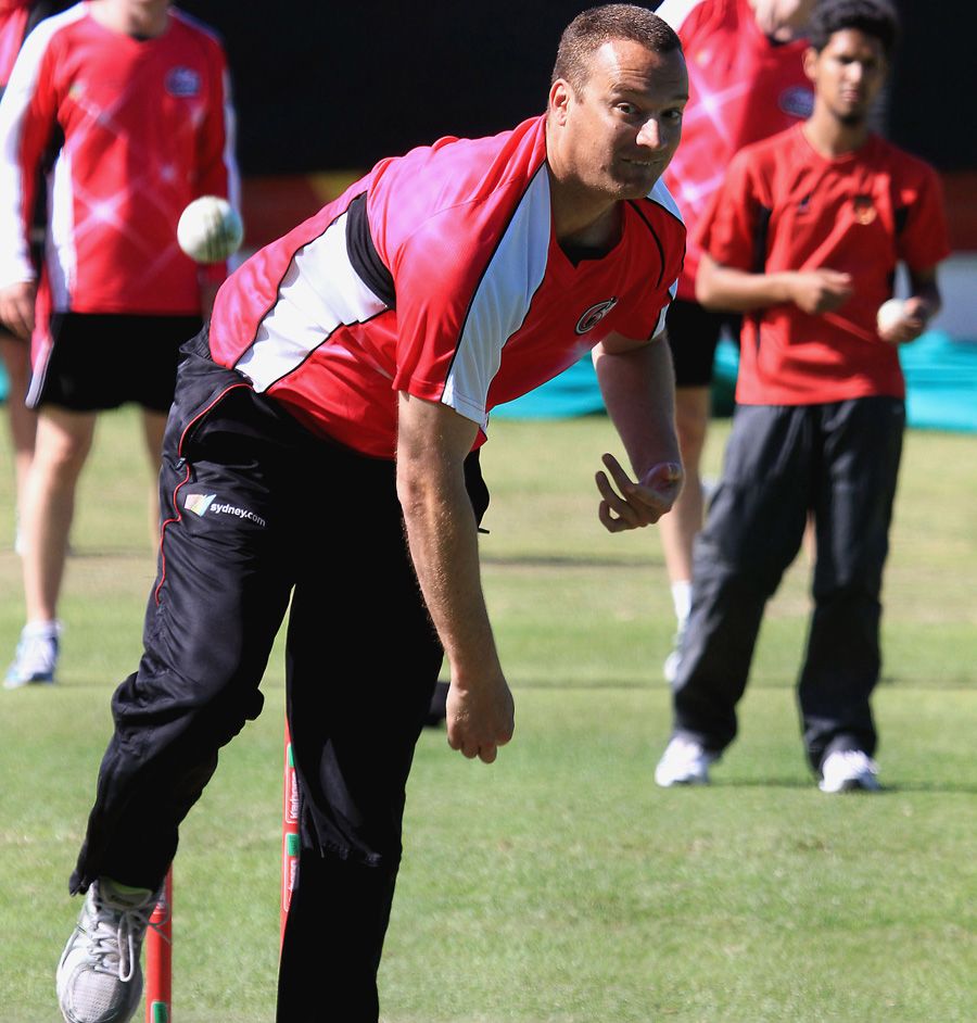 Stuart Clark bowls in the nets | ESPNcricinfo.com