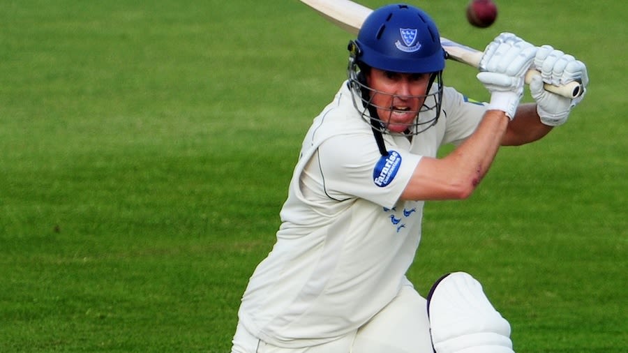 Murray Goodwin plays on to Glamorgan | ESPNcricinfo