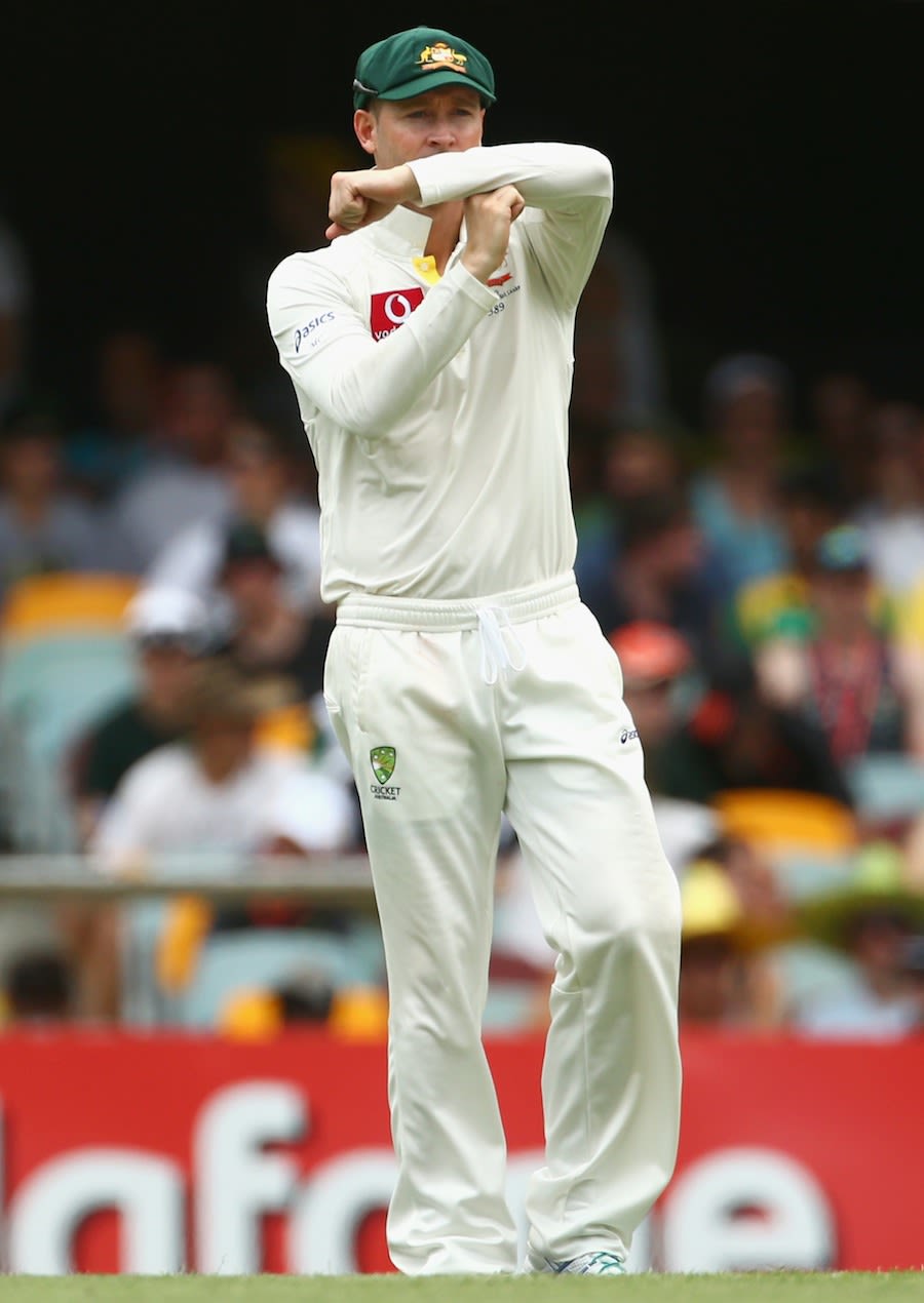 Michael Clarke asks for a review | ESPNcricinfo.com