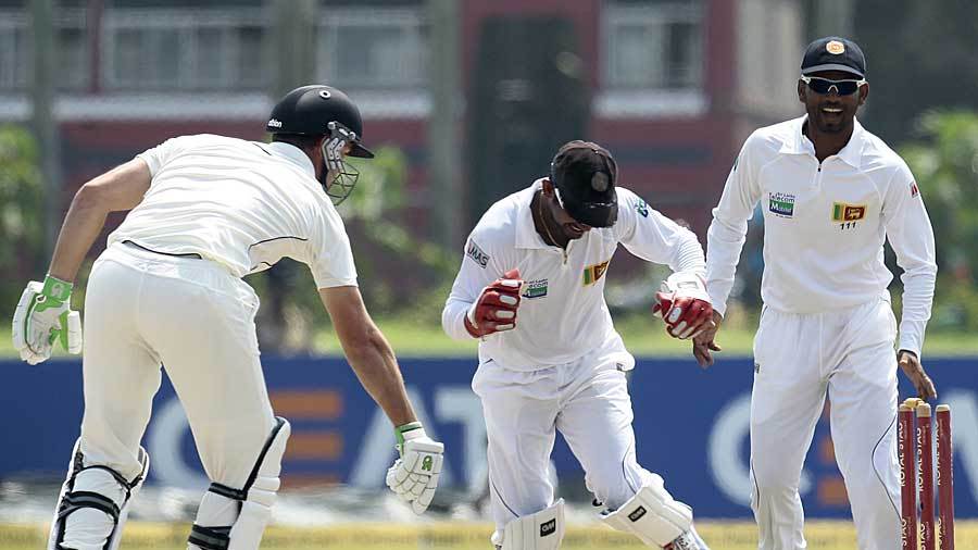 Plays of the Day: Fancy gloves and unusual stumpings | ESPNcricinfo