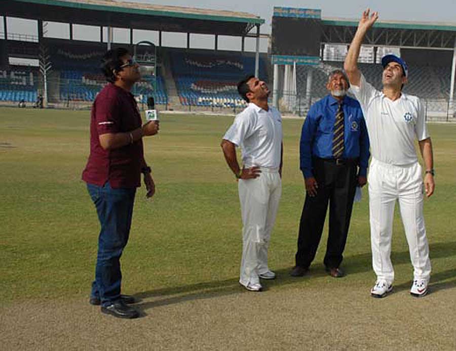 Imran Farhat and Misbah-ul-Haq at the toss | ESPNcricinfo.com