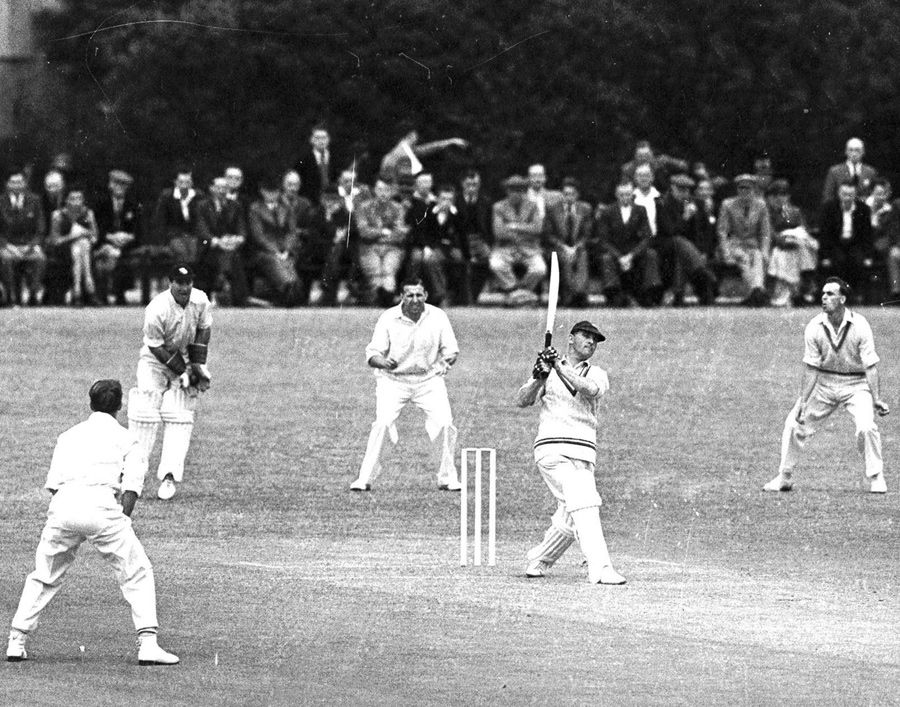 Laurie Fishlock lofts one | ESPNcricinfo.com