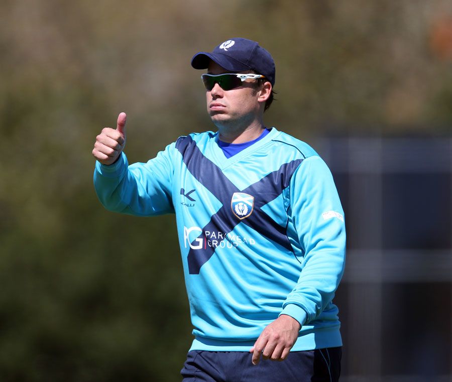 Neil Carter took 1 for 56 before making a duck | ESPNcricinfo.com