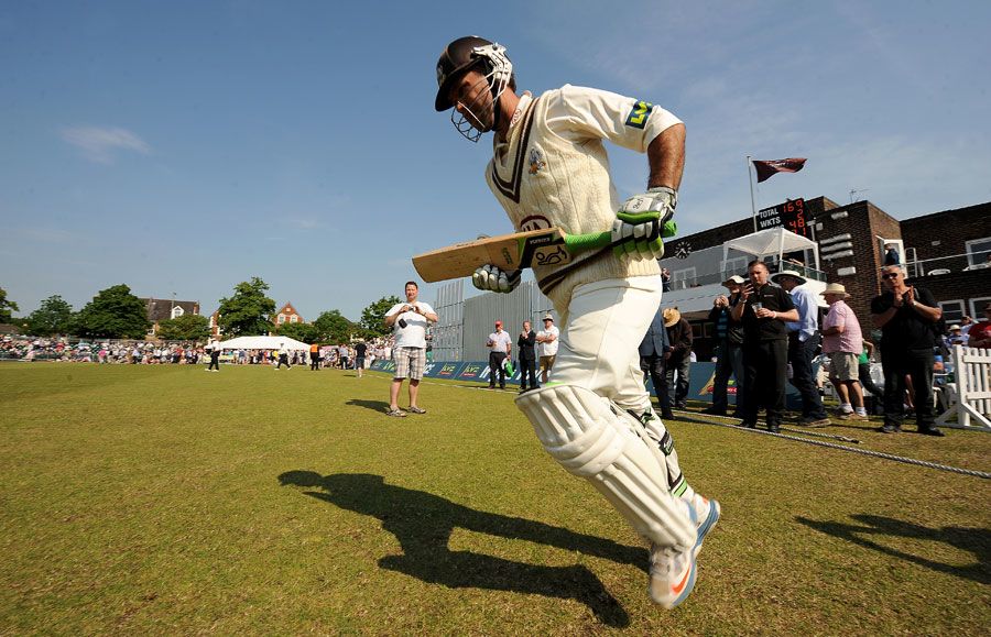 Ricky Ponting comes out to bat | ESPNcricinfo.com