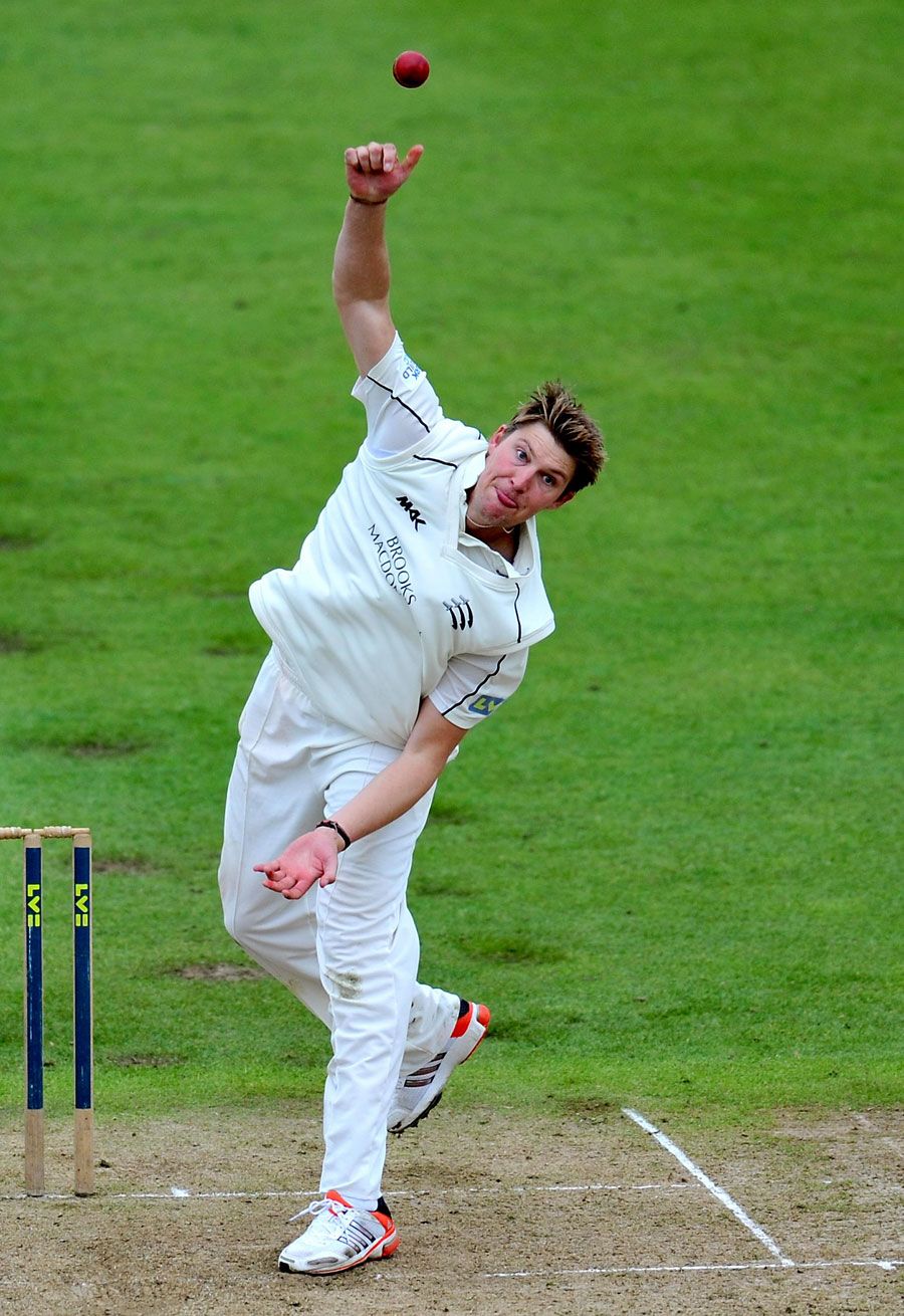 Ollie Rayner sends down some offspin | ESPNcricinfo.com