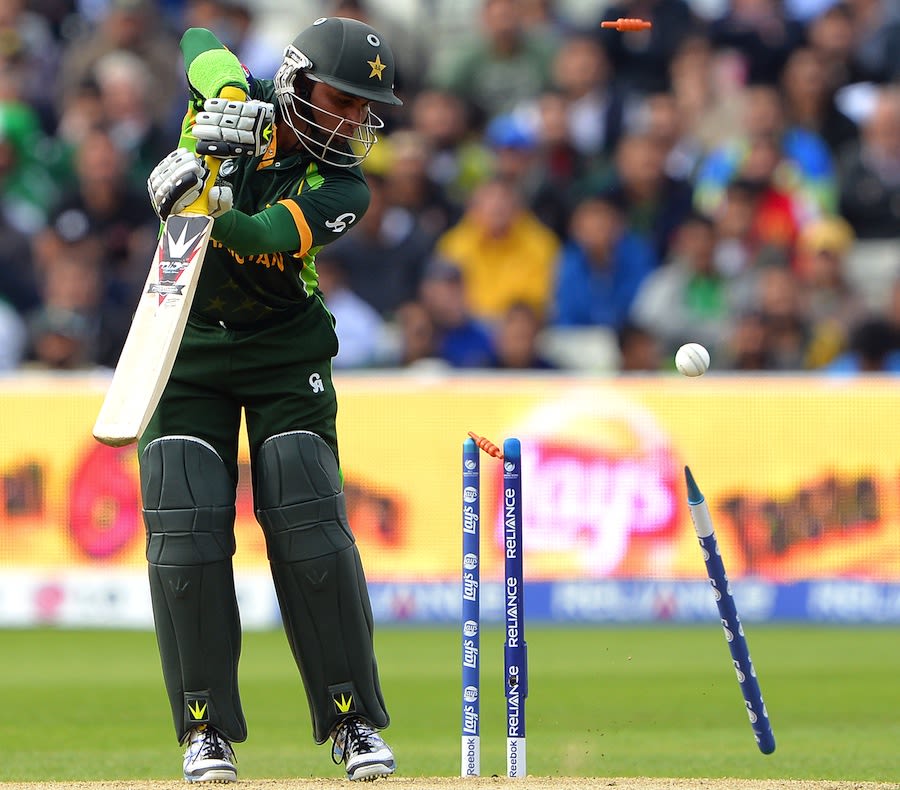 Imran Farhat is bowled by Chris Morris | ESPNcricinfo.com