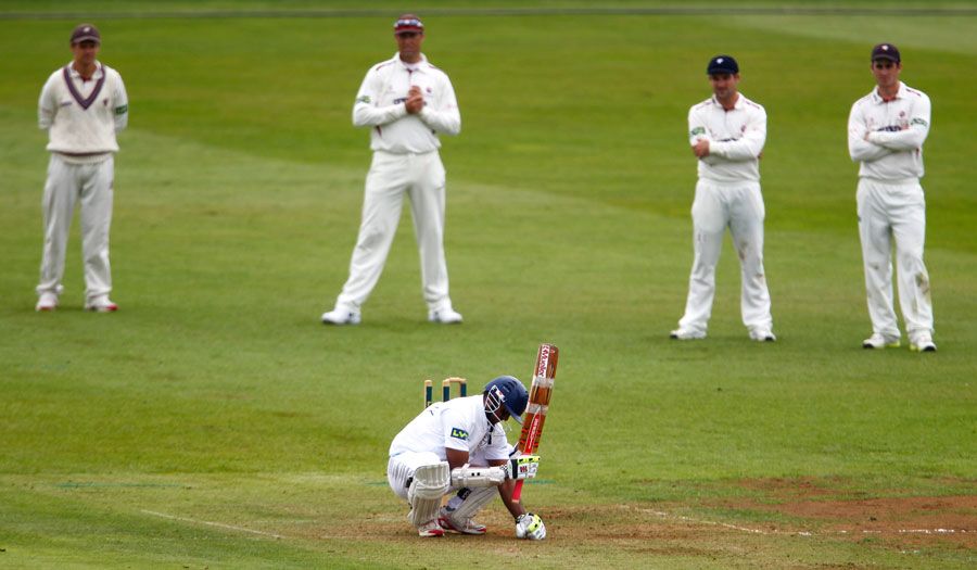 Shivnarine Chanderpaul marks his guard | ESPNcricinfo.com