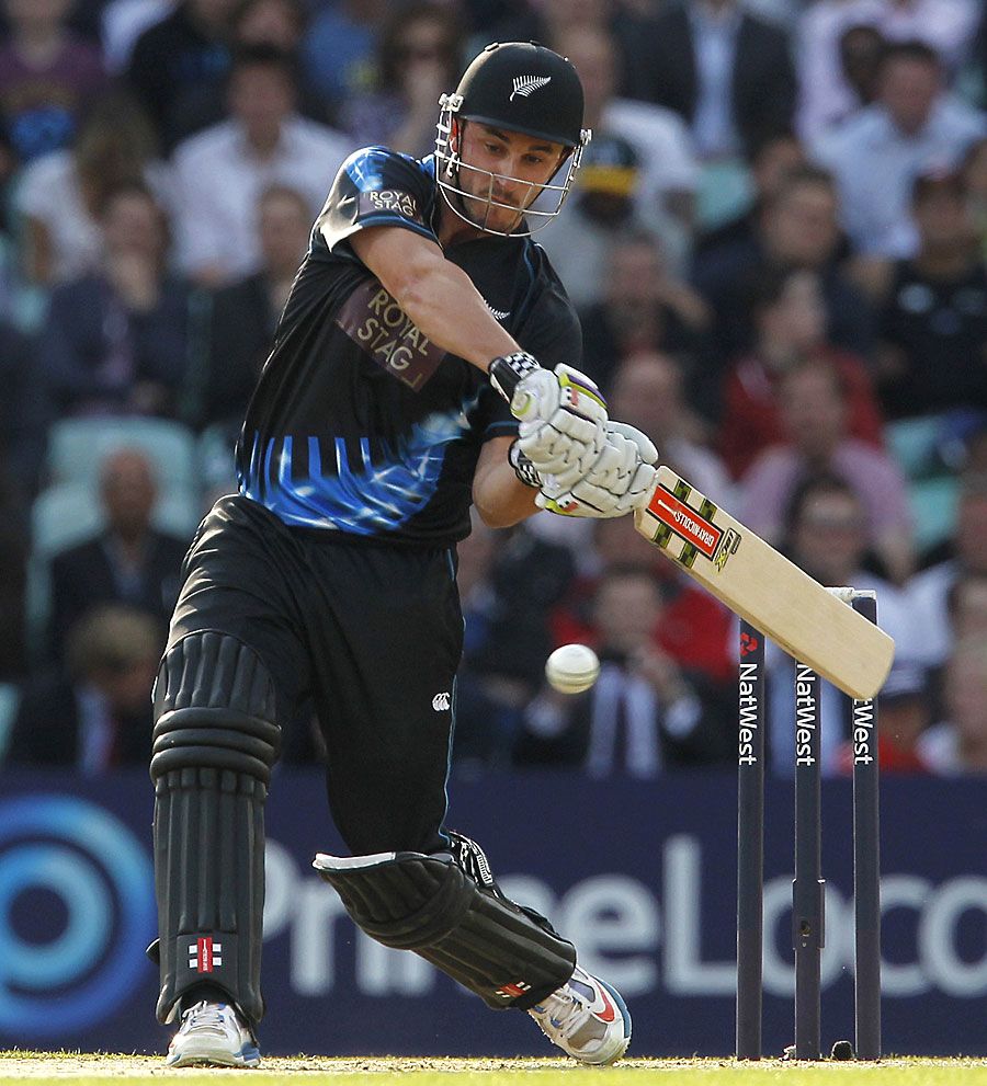 Hamish Rutherford goes for the big hit | ESPNcricinfo.com