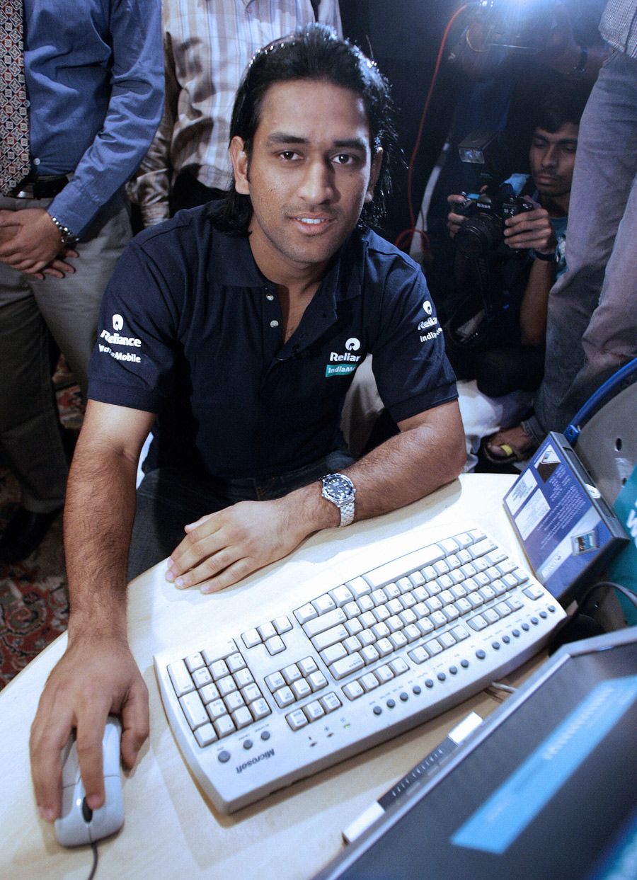 MS Dhoni at a computer | ESPNcricinfo.com
