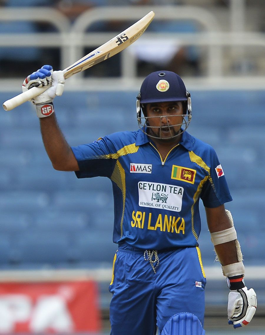 Mahela Jayawardene raises the bat upon reaching his half-century ...