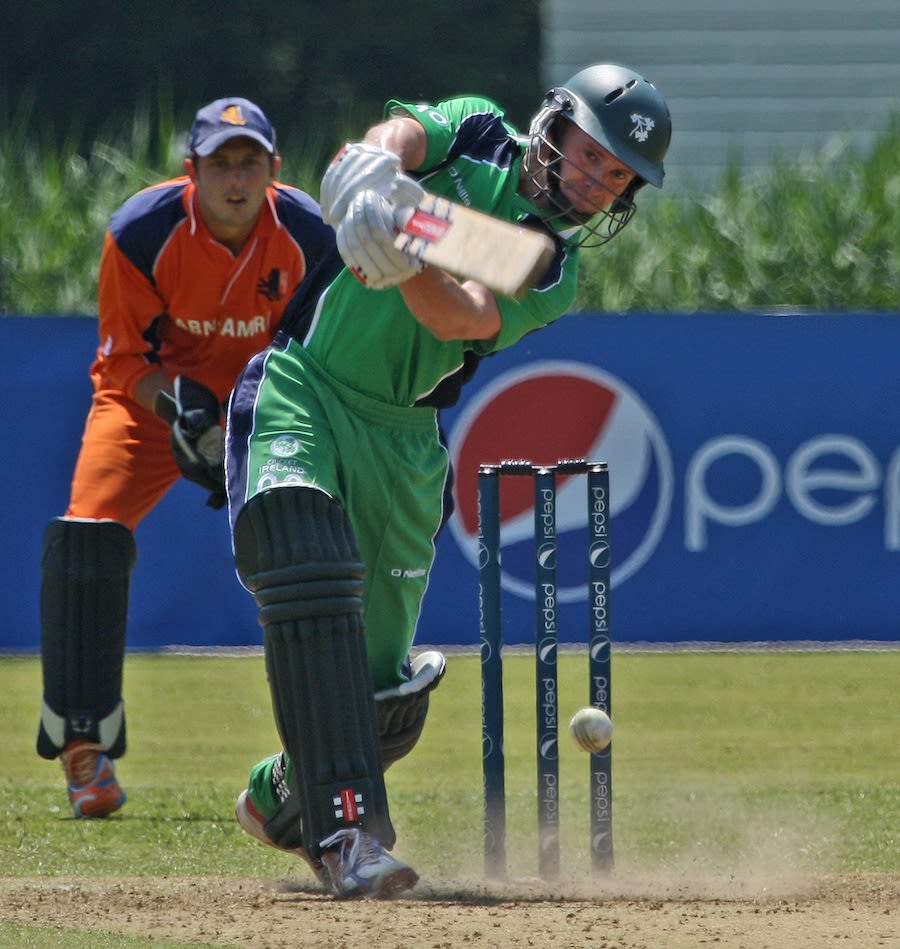 William Porterfield powers one back | ESPNcricinfo.com