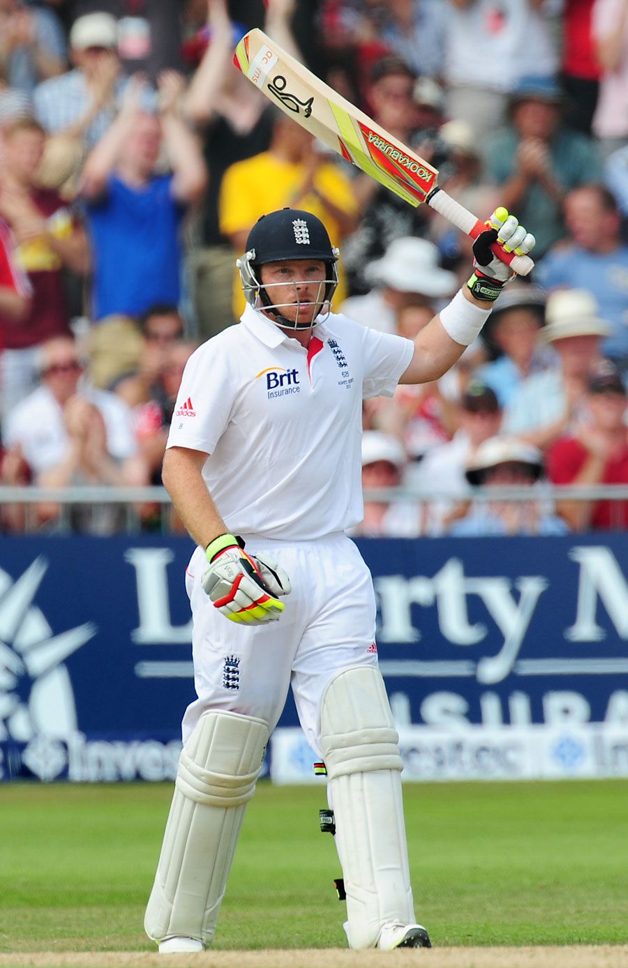 Ian Bell takes the applause for his fifty | ESPNcricinfo.com