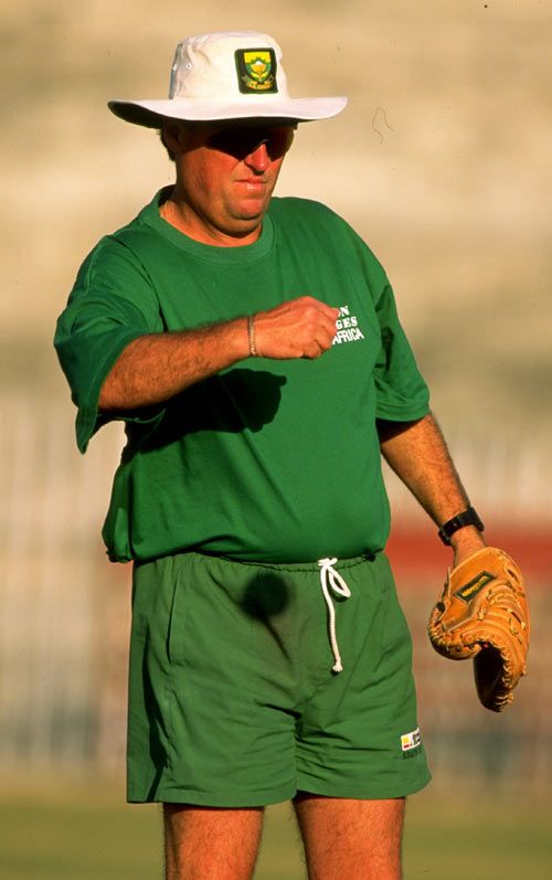 Bob Woolmer conducts a coaching session with South Africa ...