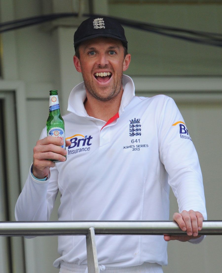 Graeme Swann celebrates with a beer | ESPNcricinfo.com