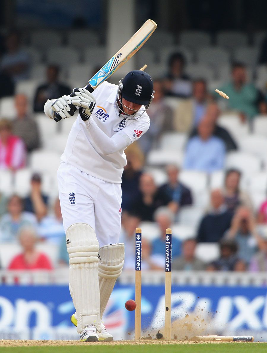 Stuart Broad lost his middle stump to Mitchell Starc | ESPNcricinfo.com Stuart Broad lost his middle stump to Mitchell Starc | ESPNcricinfo.com