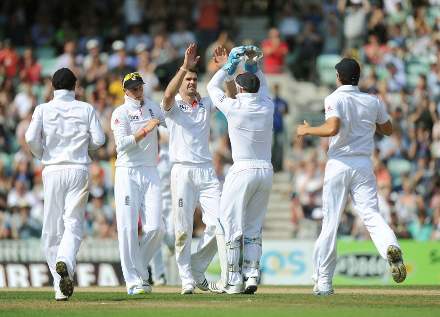 James Anderson gets a high five for dismissing David Warner ...