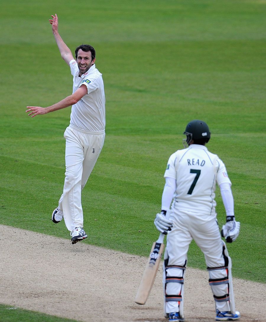 Graham Onions removed Chris Read for a duck | ESPNcricinfo.com