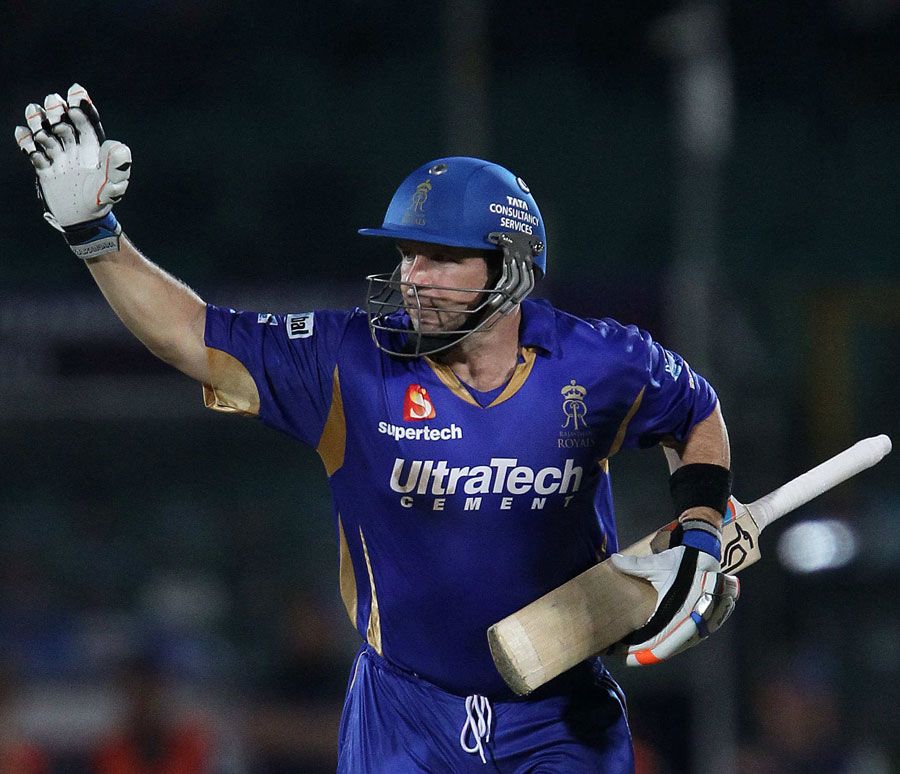 Brad Hodge signals victory | ESPNcricinfo.com