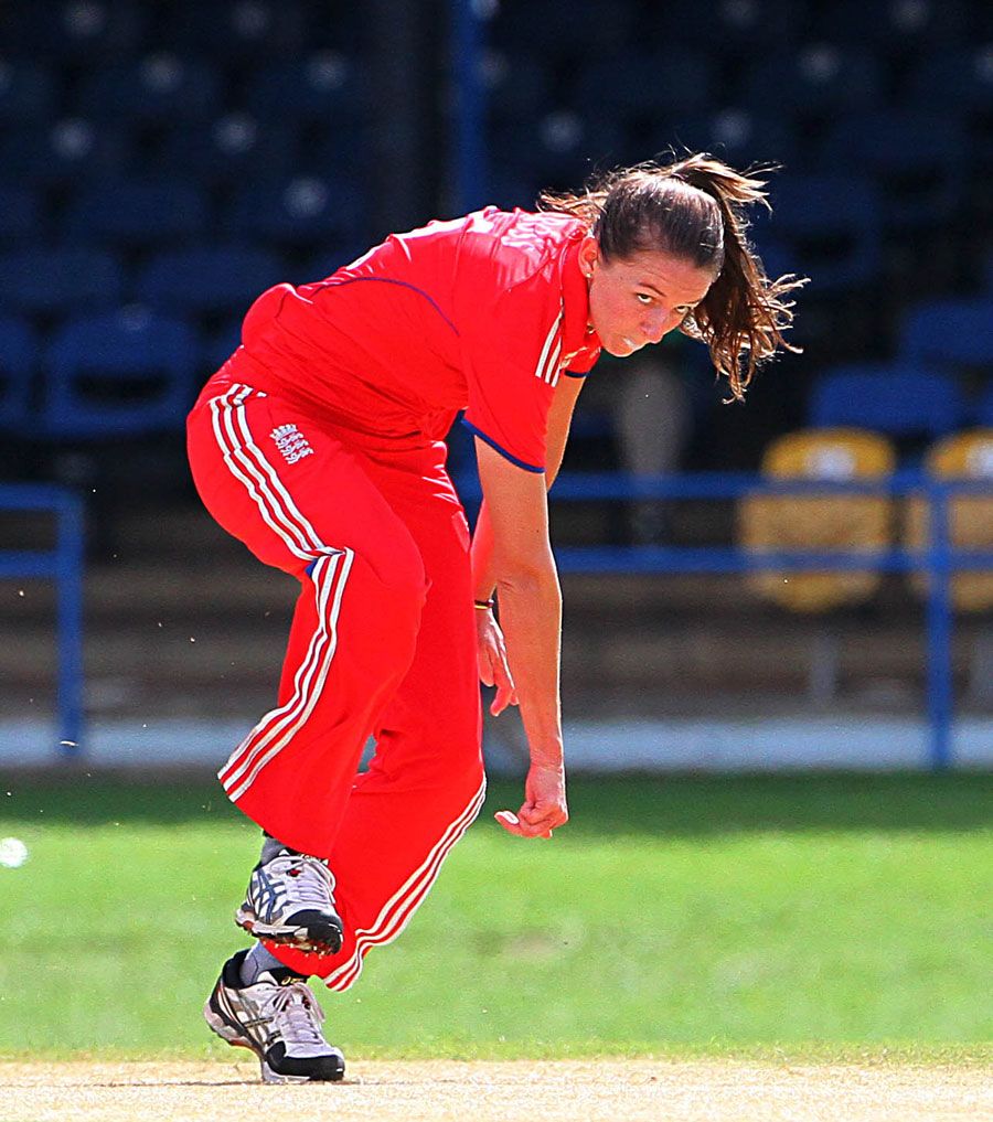 Kate Cross in her delivery stride | ESPNcricinfo.com