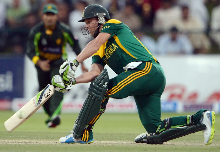 AB de Villiers whips one on the leg side | ESPNcricinfo.com