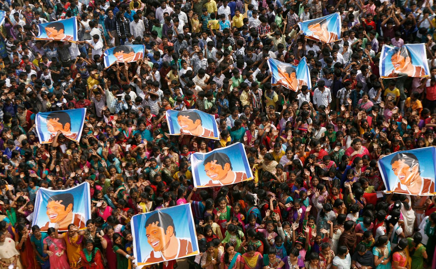 Fans gather with posters of Sachin Tendulkar | ESPNcricinfo.com
