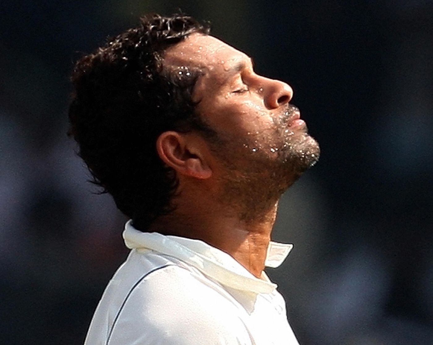 Sachin Tendulkar closes his eyes | ESPNcricinfo.com