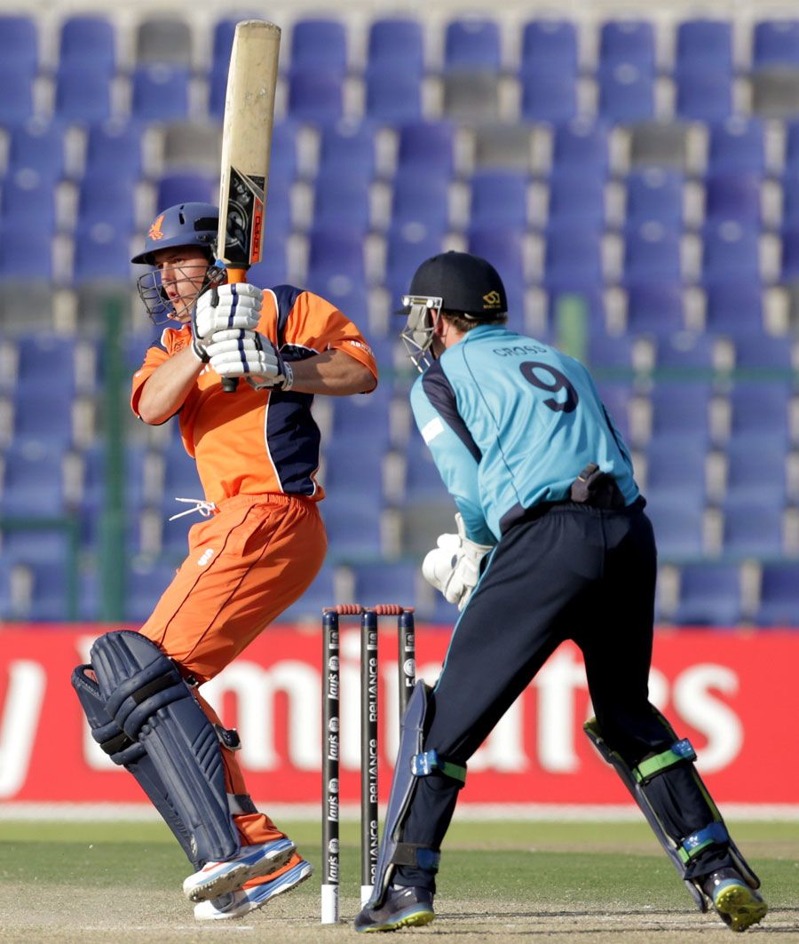 Wesley Barresi pulls one emphatically to the leg side | ESPNcricinfo.com