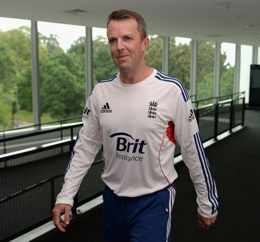 Graeme Swann arrives for his retirement press conference in Melbourne ...