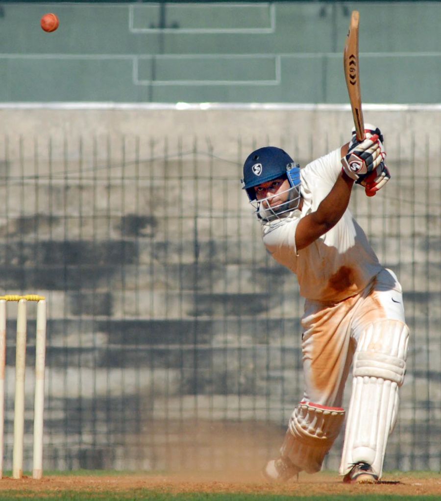 Vineet Saxena lofts one through cover | ESPNcricinfo.com