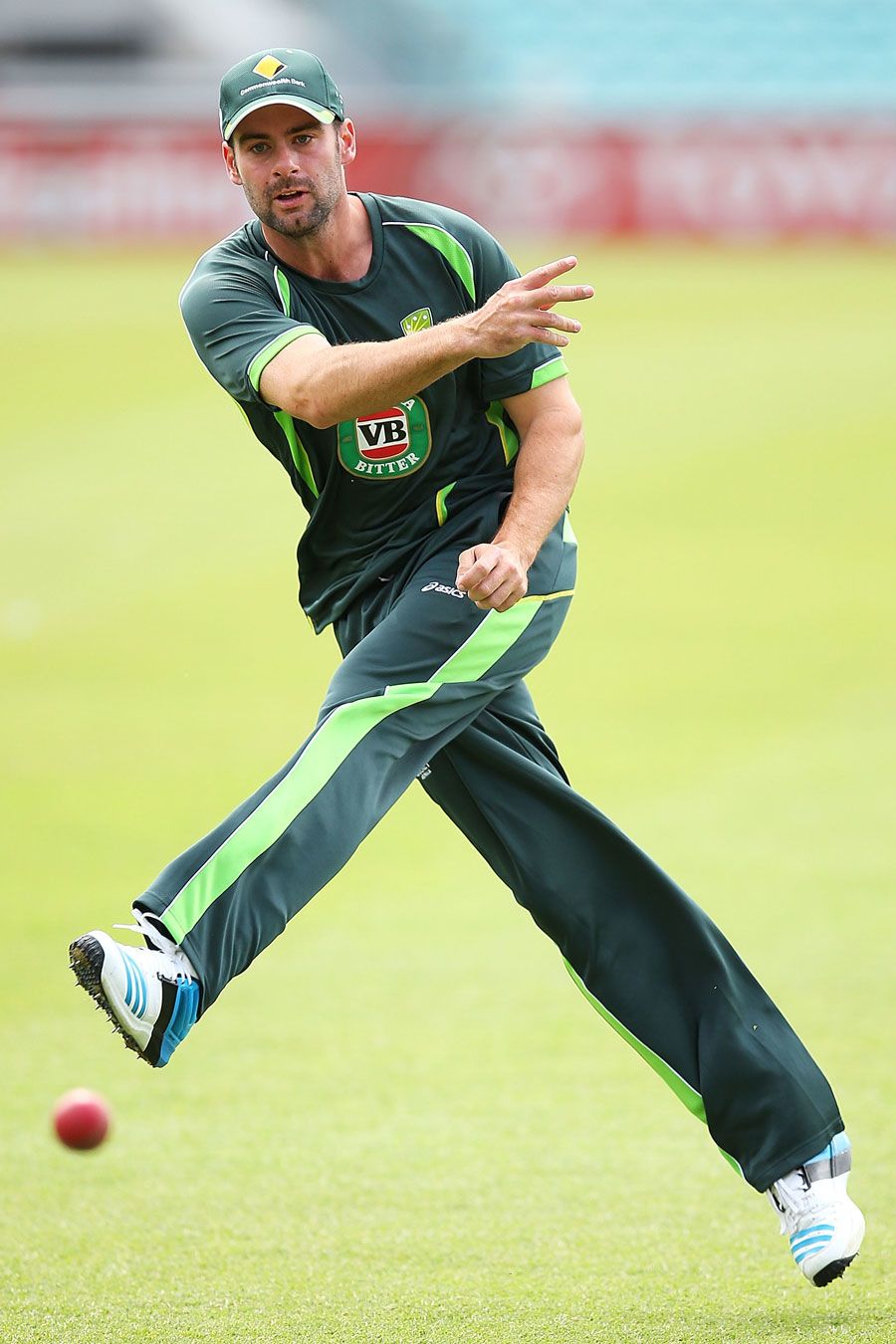 Alex Doolan goes through fielding practice | ESPNcricinfo.com