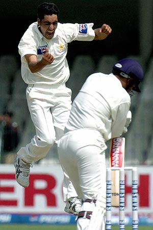 On a green pitch, Umar Gul sends the Indians to their doom ...