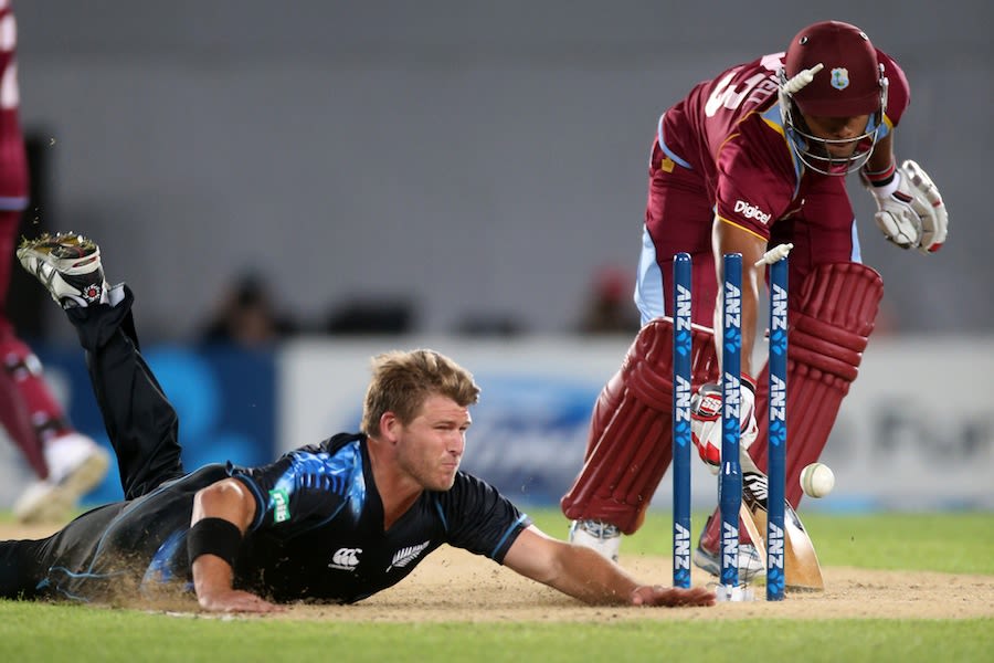 Corey Anderson attempts a run out | ESPNcricinfo.com