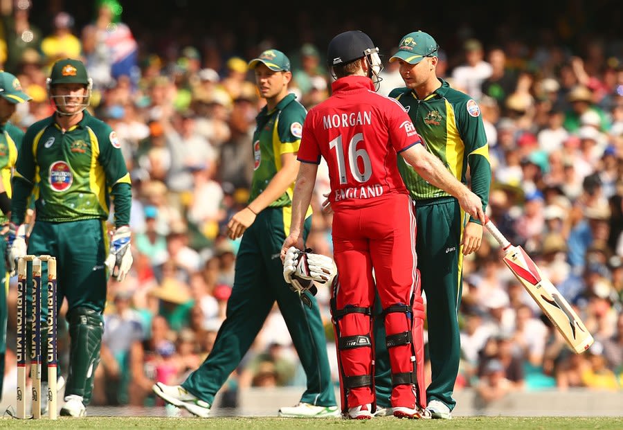Eoin Morgan and Michael Clarke argue over a catch | ESPNcricinfo.com