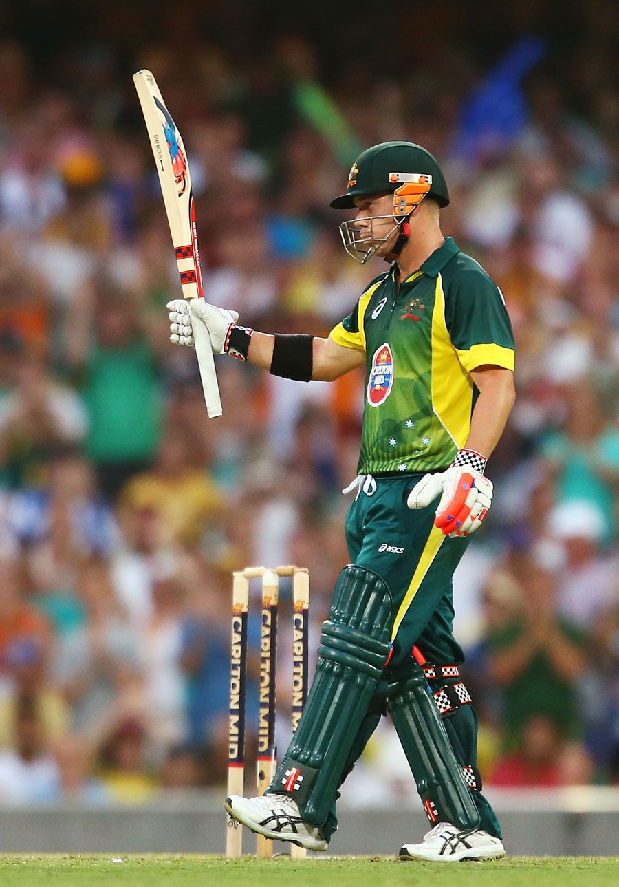David Warner salutes the crowd on reaching fifty | ESPNcricinfo.com