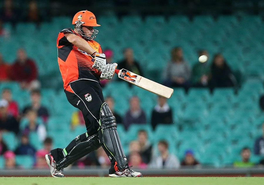 Craig Simmons hits over the top | ESPNcricinfo.com