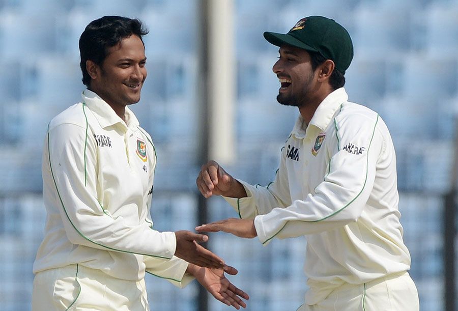 Shakib Al Hasan and Mahmudullah celebrate a wicket | ESPNcricinfo.com