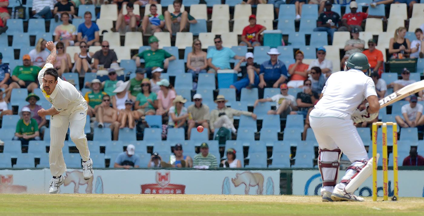 Mitchell Johnson bowls to Hashim Amla | ESPNcricinfo.com
