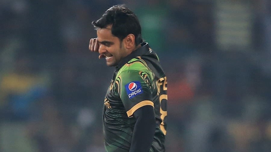 Hafeez cleared to bowl in international cricket | ESPNcricinfo