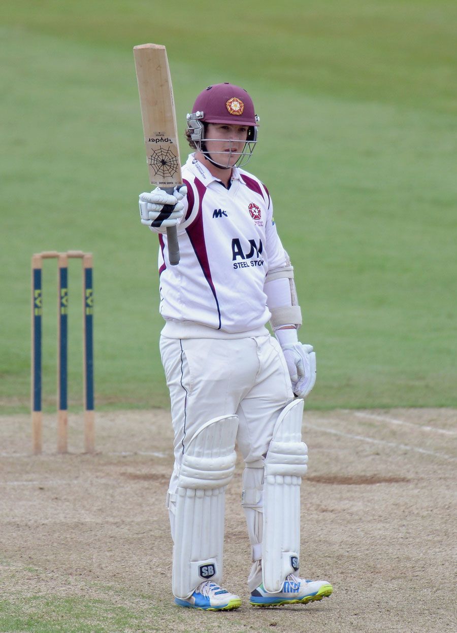 Rob Newton acknowledges his hundred | ESPNcricinfo.com