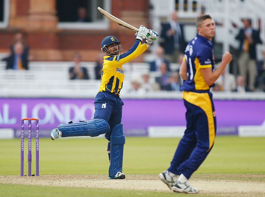 Ateeq Javid struck a flamboyant six | ESPNcricinfo.com