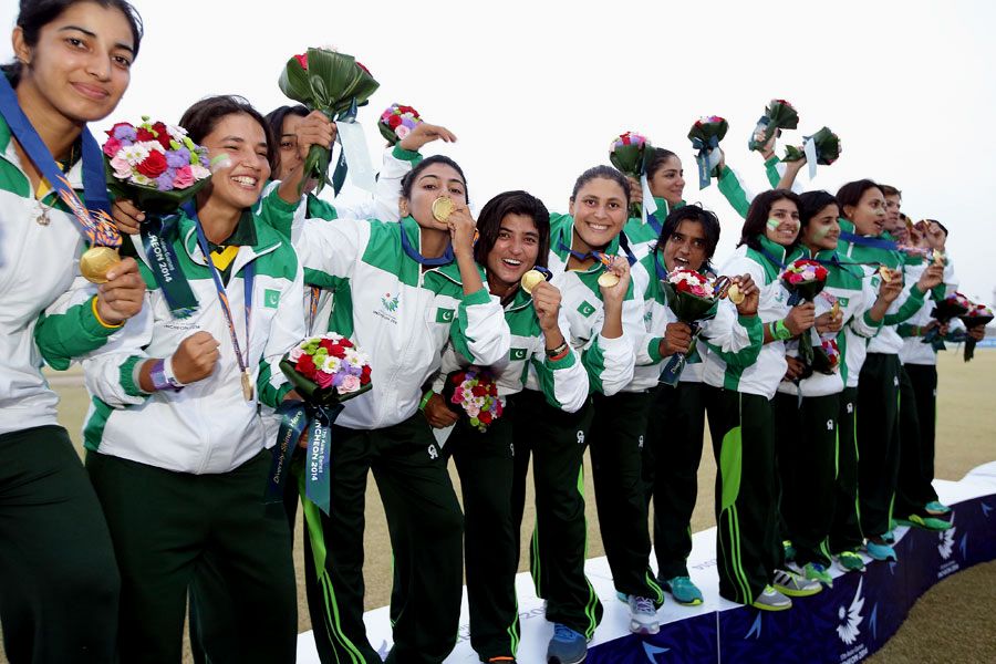The Pakistan Women's team with their gold medals | ESPNcricinfo.com