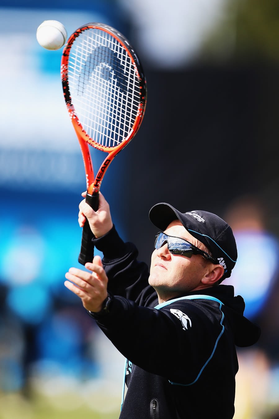 Mike Hesson runs warm-up drills | ESPNcricinfo.com