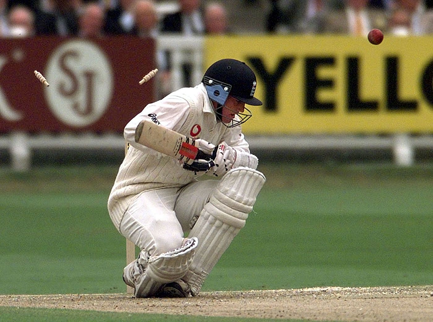 Chris Read wonders what happened after a slower ball from Chris Cairns ...