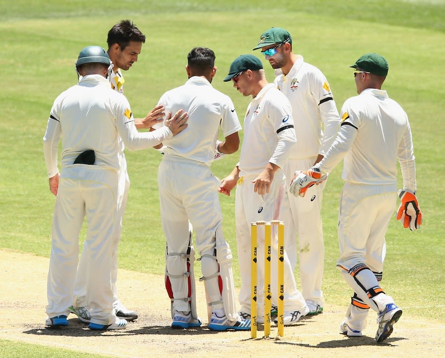 Australian Players Check On Virat Kohli After He Was Struck By A