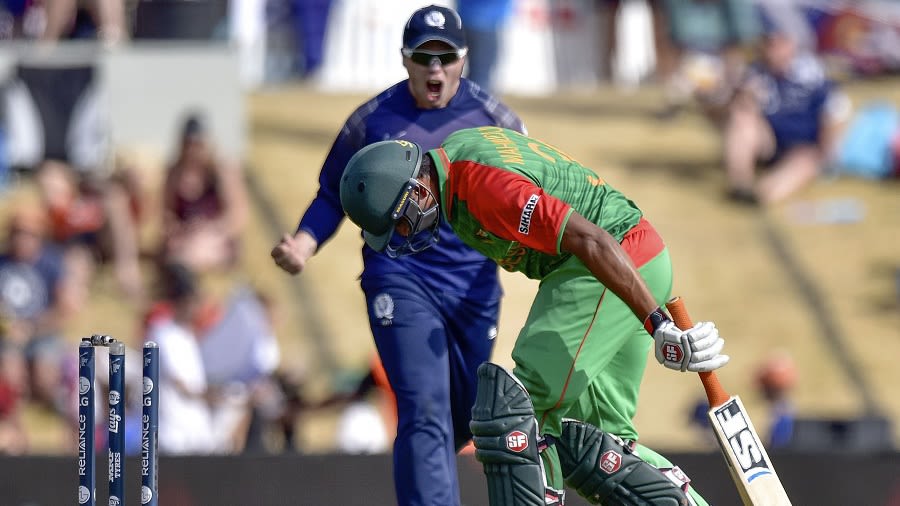 The umpire with quick reflexes | ESPNcricinfo