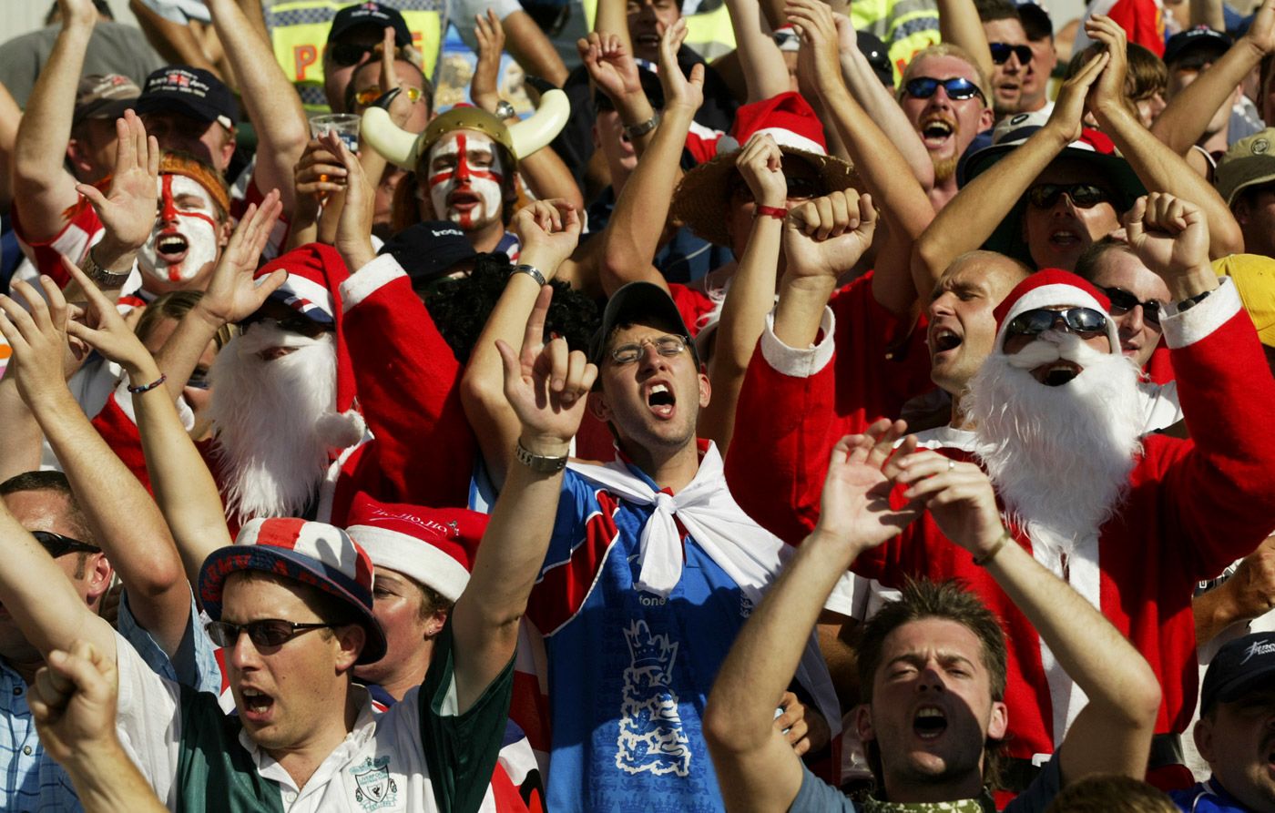 England fans cheer | ESPNcricinfo.com