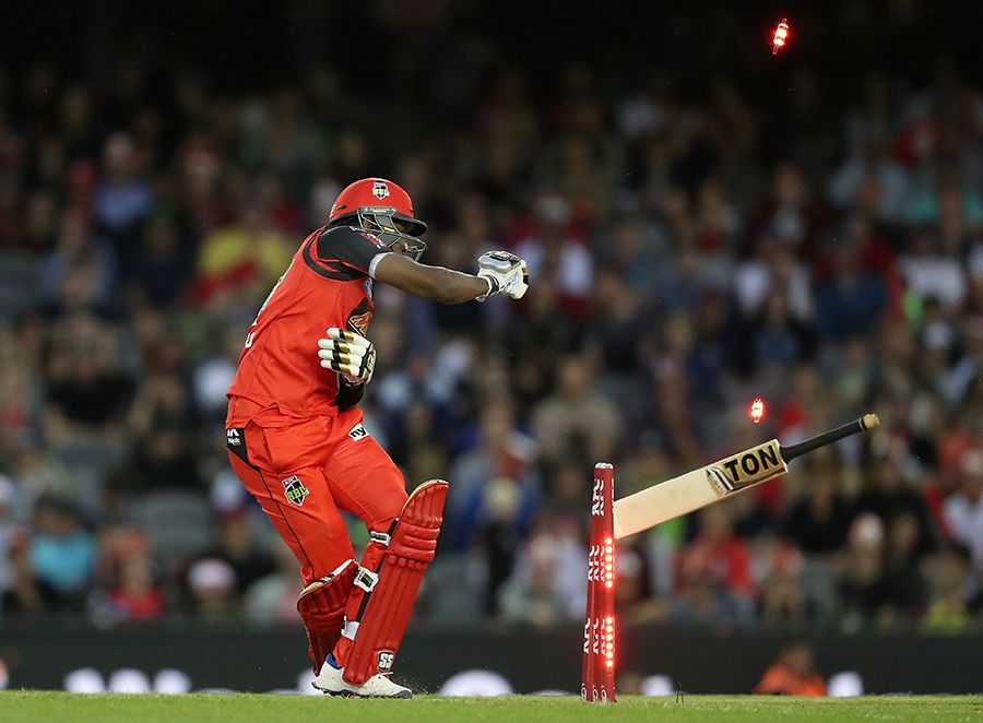 Dwayne Bravo loses his bat and his bails | ESPNcricinfo.com